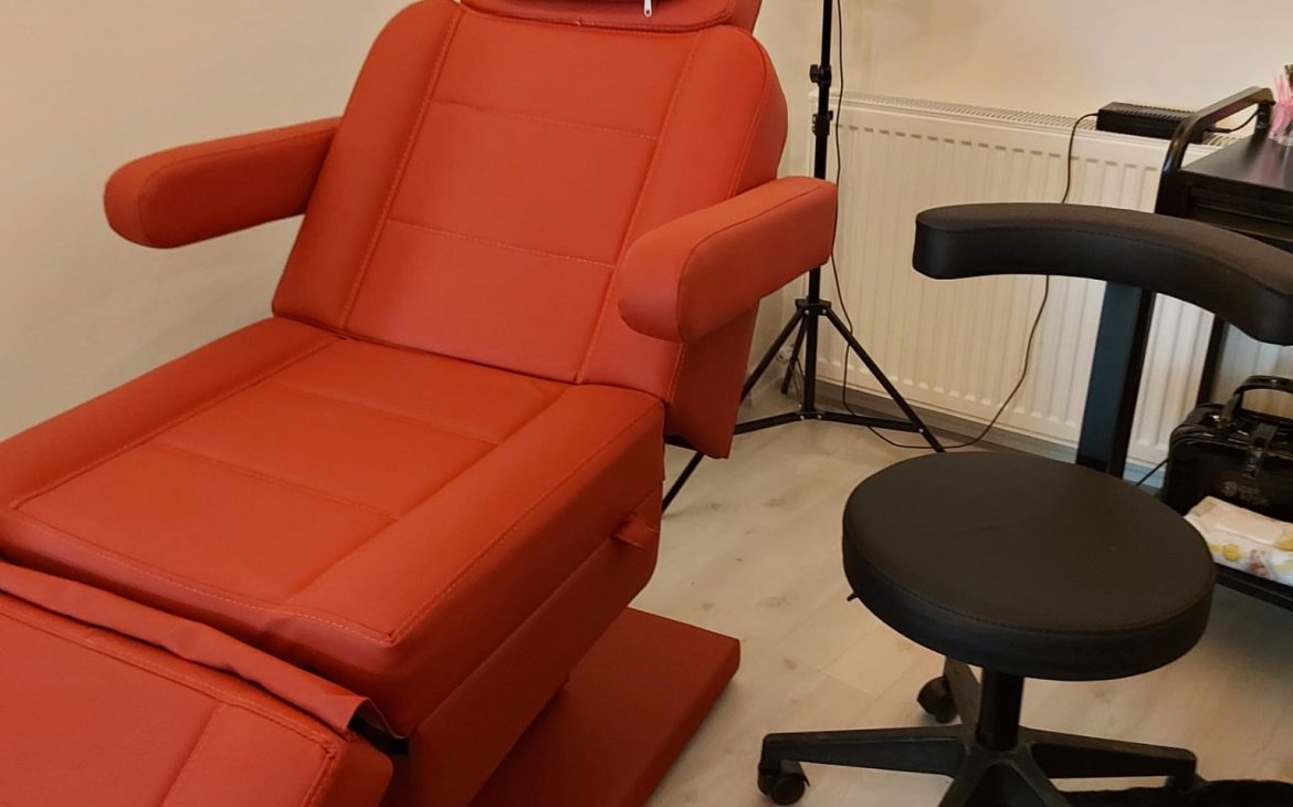 Beauty Center Motorized Hair Transplantation and Care Chair.